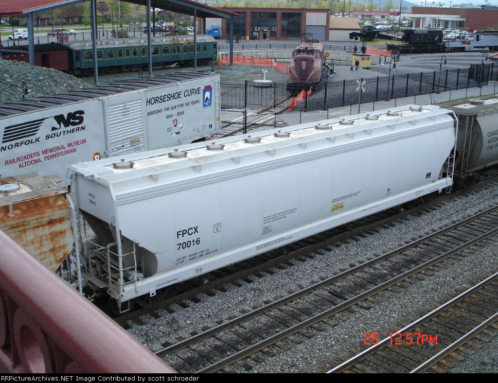 FPCX 70016 Covered Hopper EB